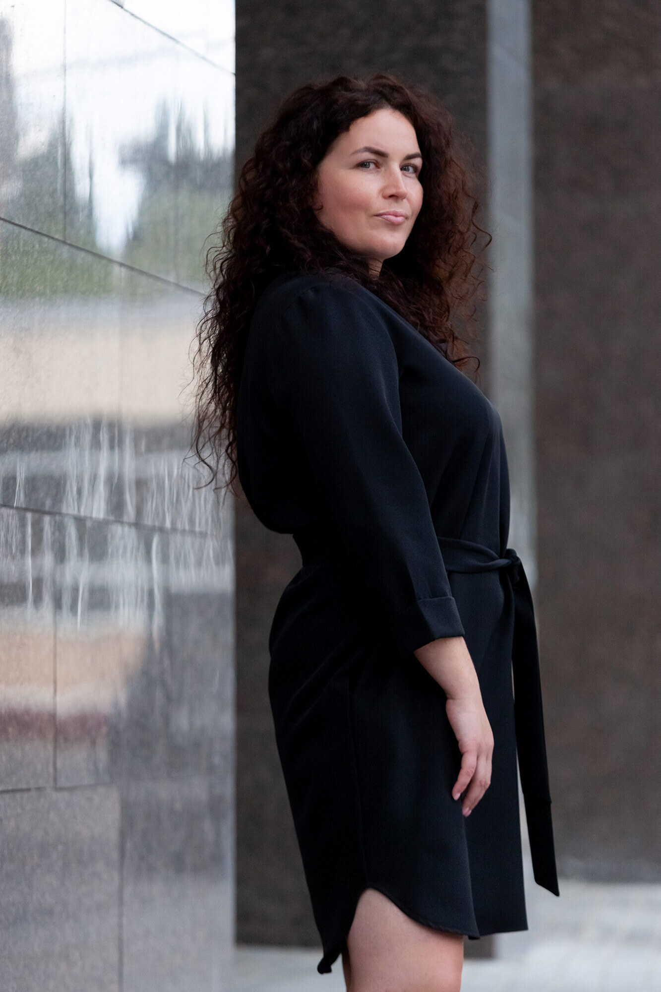 Сукня під пояс MARINA чорного кольору Garne 3041090 купити за ціною 299 ...